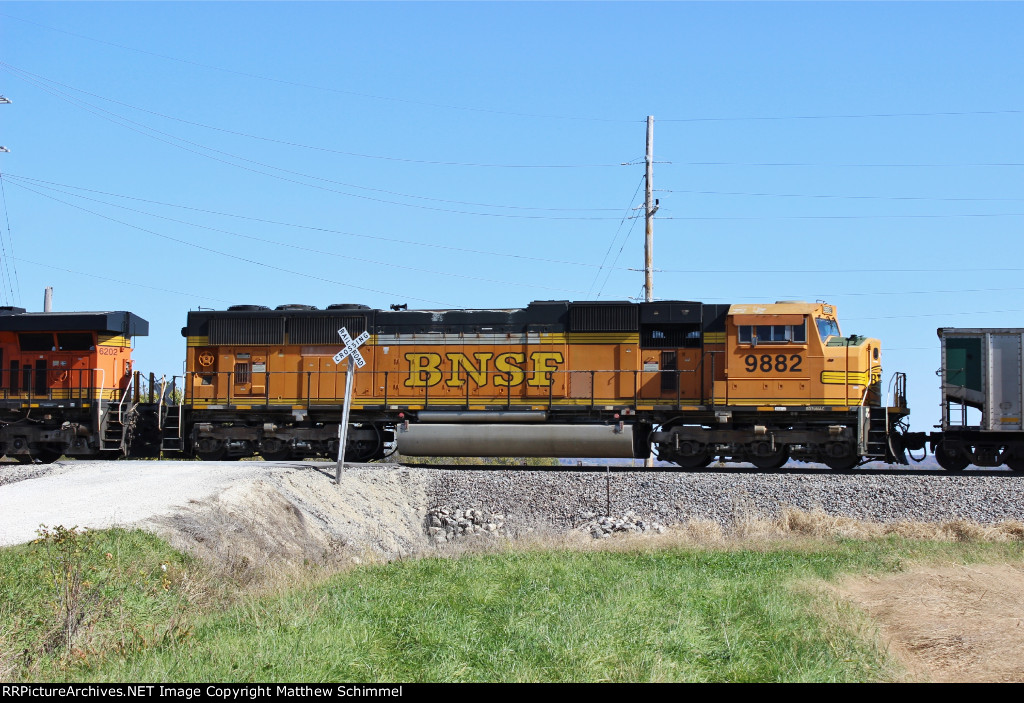 BNSF 9882